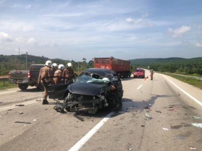 Police: Three dead, eight injured in three-car crash in Pekan | Malay Mail