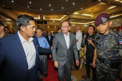 PM Anwar extends Warriors’ Day greetings to armed forces, police ...