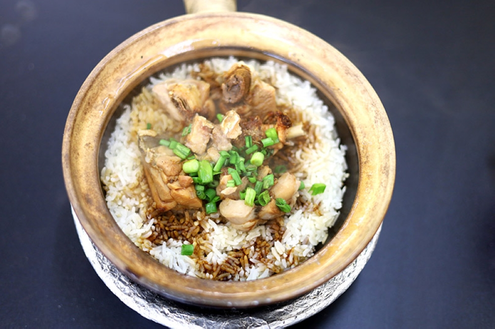 It's all about heat and salted fish with this claypot chicken rice ...