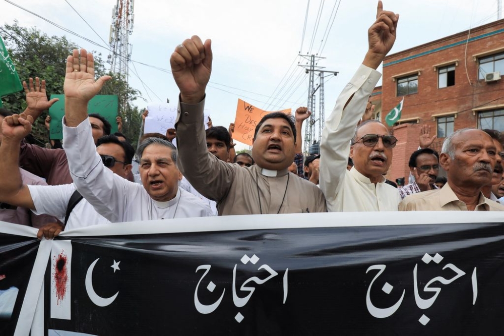 Pakistani police arrest two Christians accused of blasphemy | Malay Mail