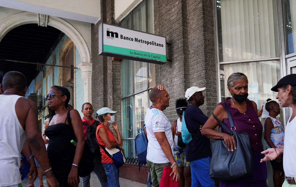 As Cuba takes leap towards ‘cashless’ economy, entrepreneurs brace for ...