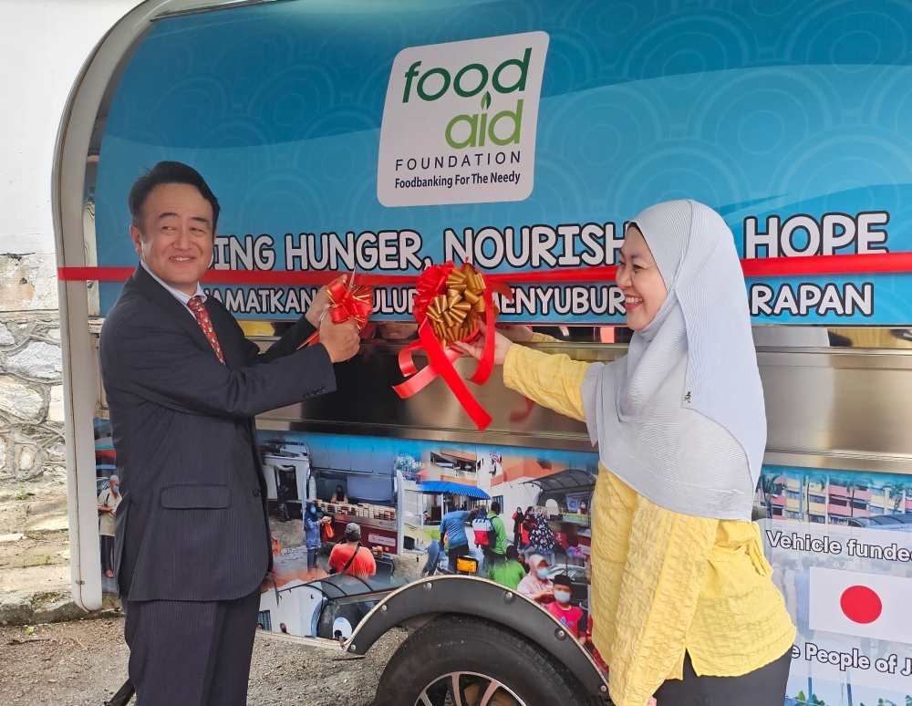 Japan embassy in KL donates food truck, caravan to Food Aid Foundation ...