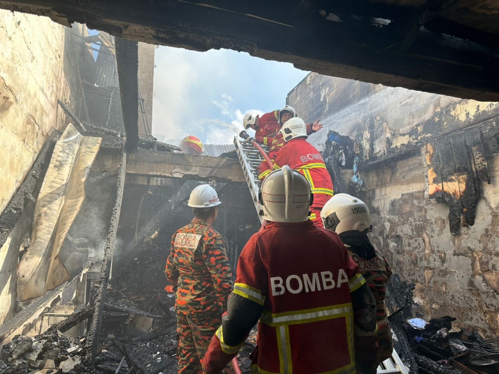 Fire in Kuching kills six-year-old, destroys five homes | Malay Mail