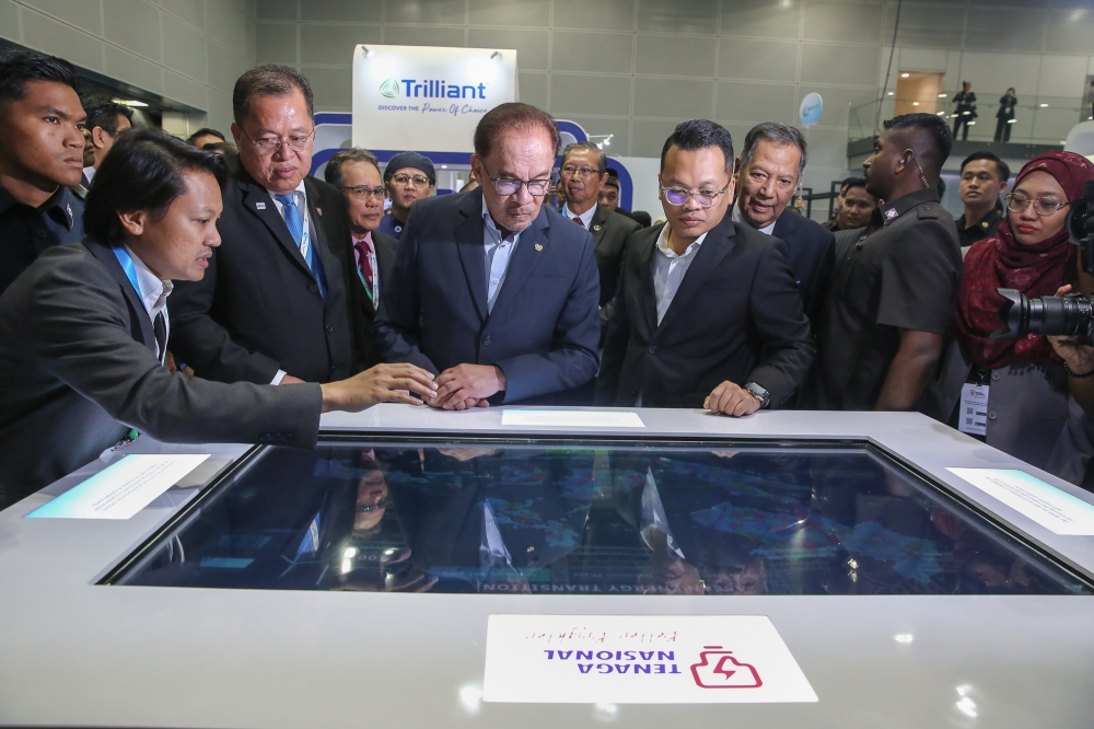 PM Anwar recognises commitment by TNB, Petronas in supporting Malaysia’s transition to green ...