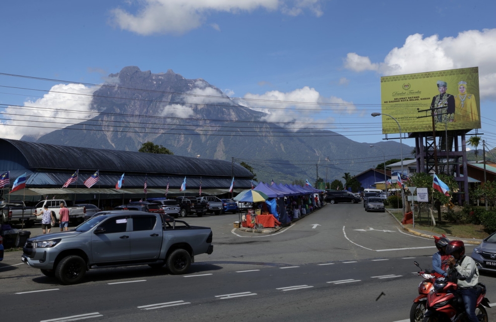 Tawau folk excited over royal couple's 'Kembara Kenali Borneo' flag-off ...
