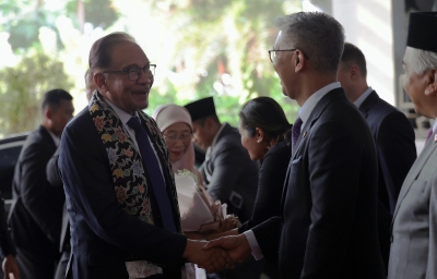 PM Anwar and wife arrive at Asean Summit venue in Jakarta | Malay Mail