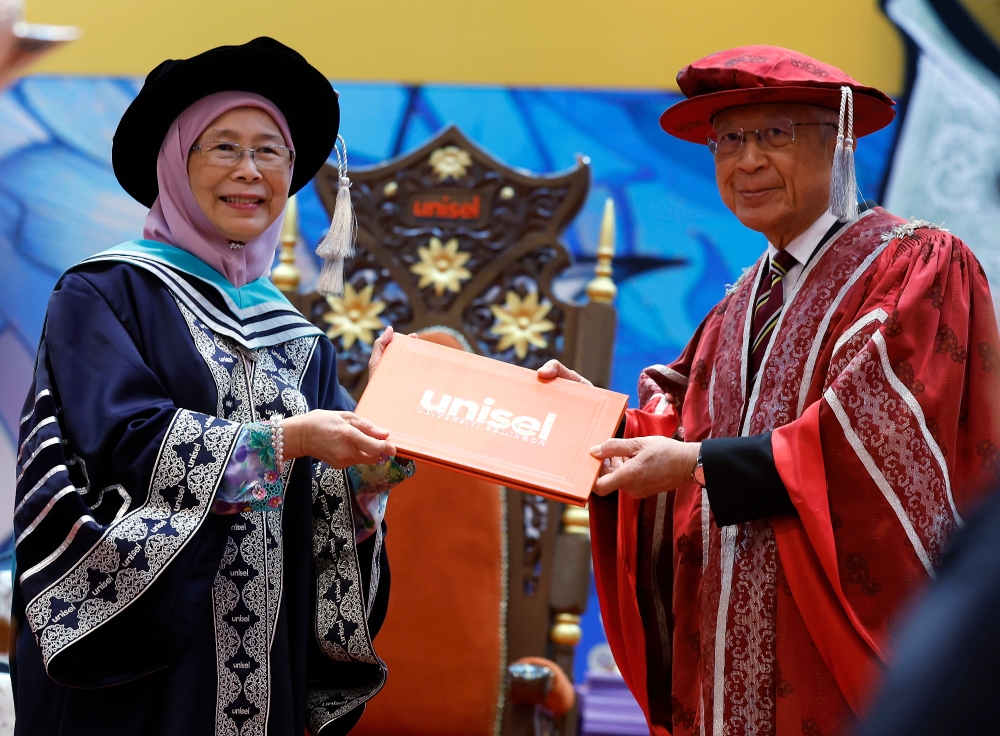 Dr Wan Azizah receives honorary doctorate from Unisel | Malay Mail