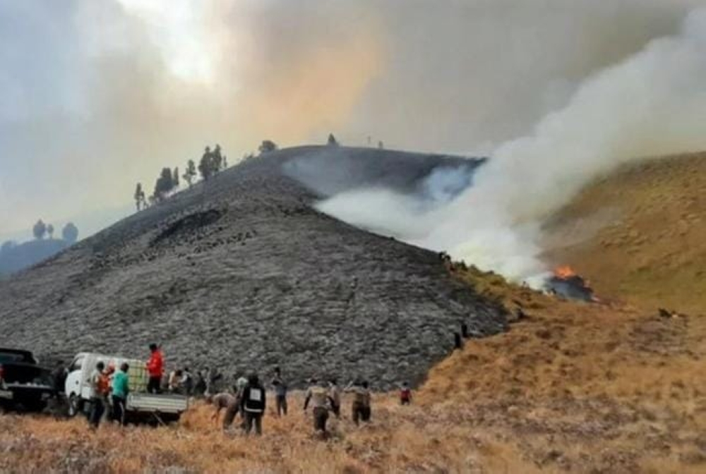 East Java national park burns after Indonesian couple uses flares ...