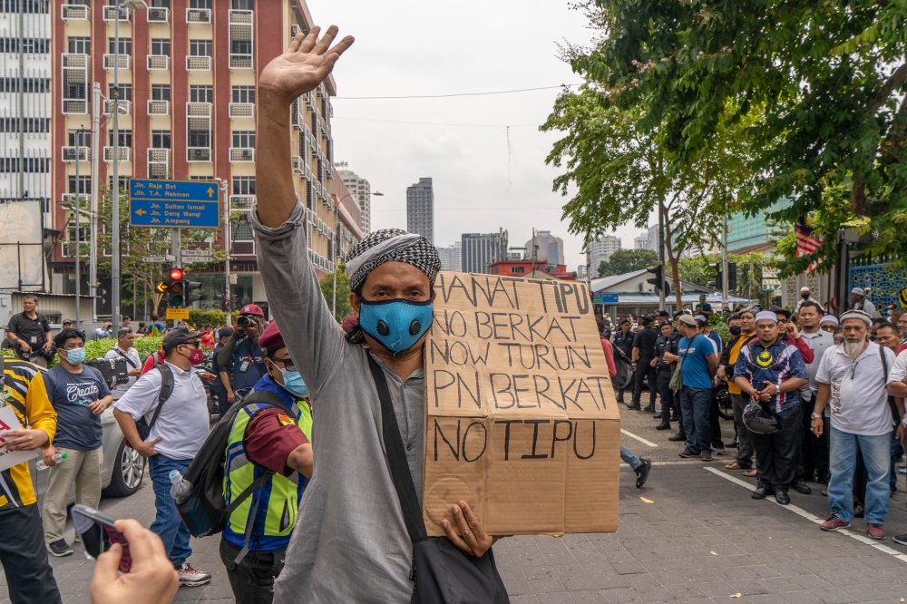 KL cops summon 20 participants of ‘Save Malaysia’ protest to give ...