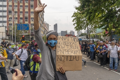 KL cops summon 20 participants of ‘Save Malaysia’ protest to give ...