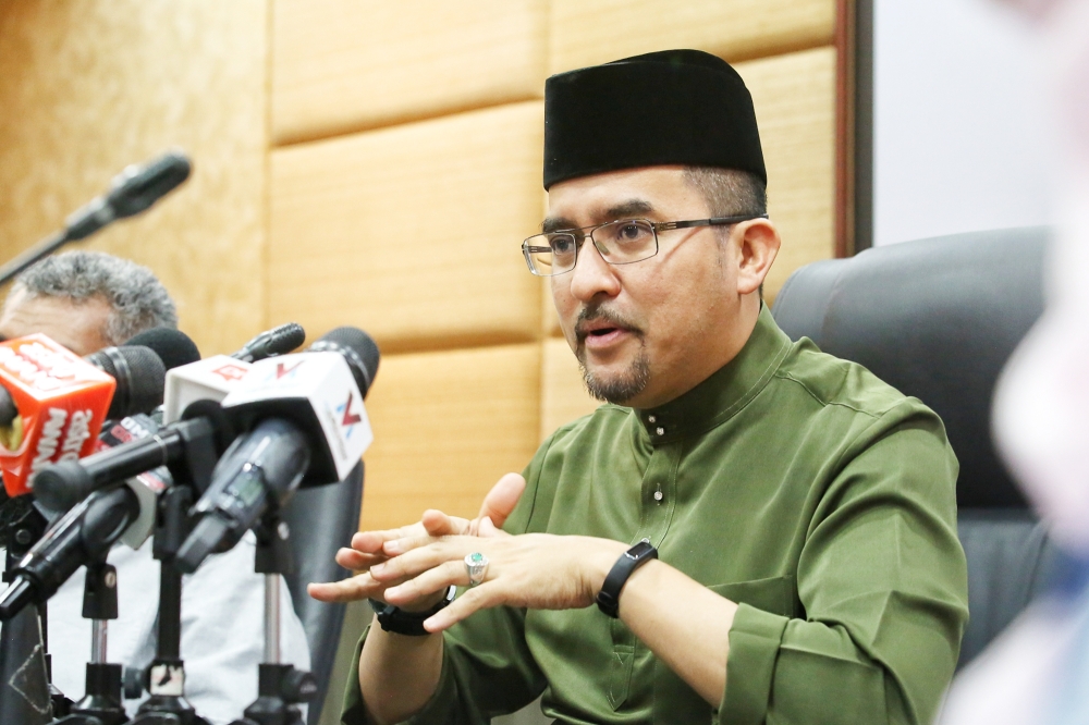 Umno's Asyraf defends RM15.75m allocation for Chinese schools, points ...