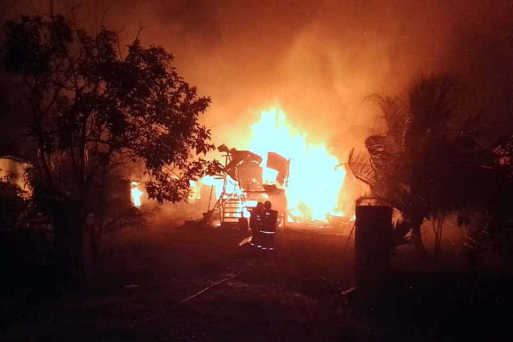 Predawn fire leaves two families in Miri homeless | Malay Mail
