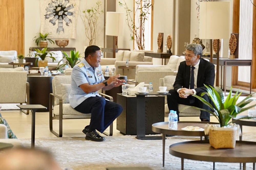 Tok Mat: Malaysia, Indonesia agree to reactivate border military posts ...