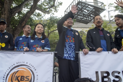 PM Anwar calls for better cooperation among ministries to strengthen ...