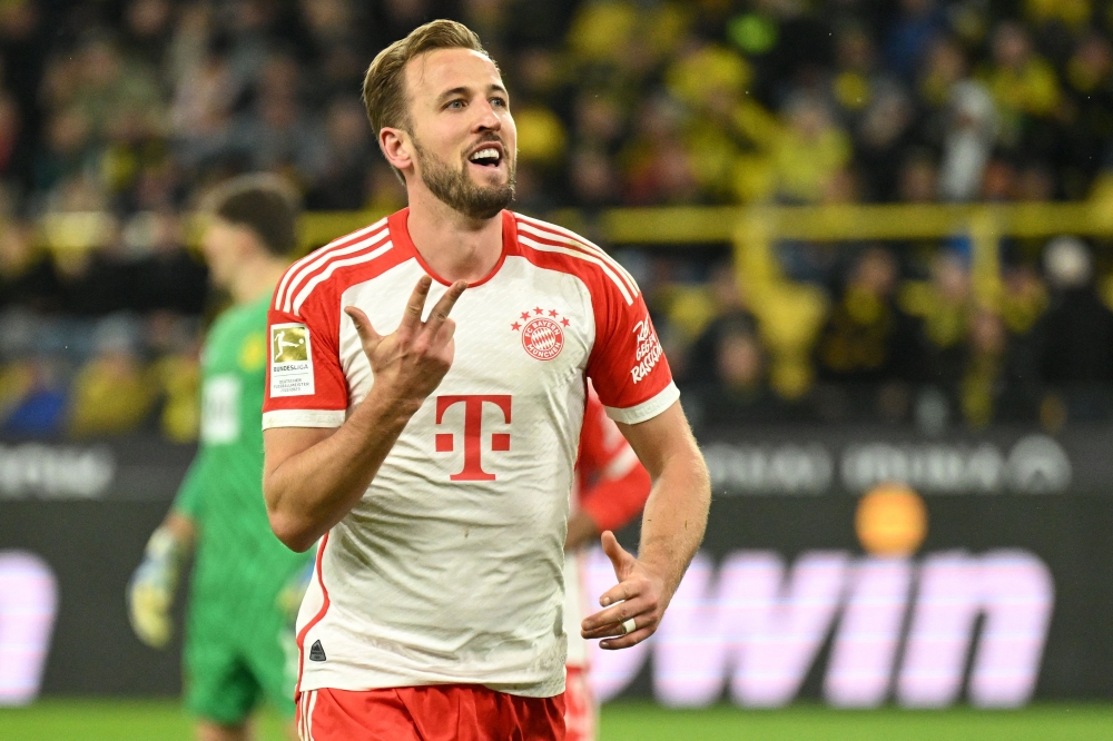 Kane hits hat-trick as Bayern thump Dortmund to keep pace with leaders ...