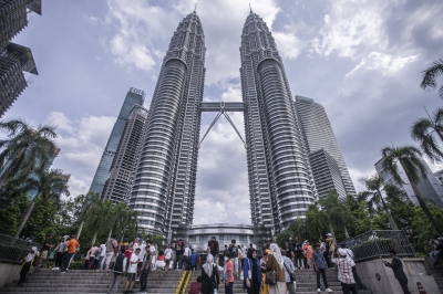 Petronas Twin Towers apologises over viral Skybridge queue-jumping incident involving staff ...