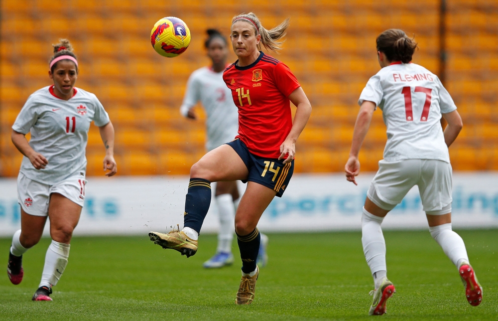 Spain's Alexia Putellas pulls out of training camp due to knee injury ...