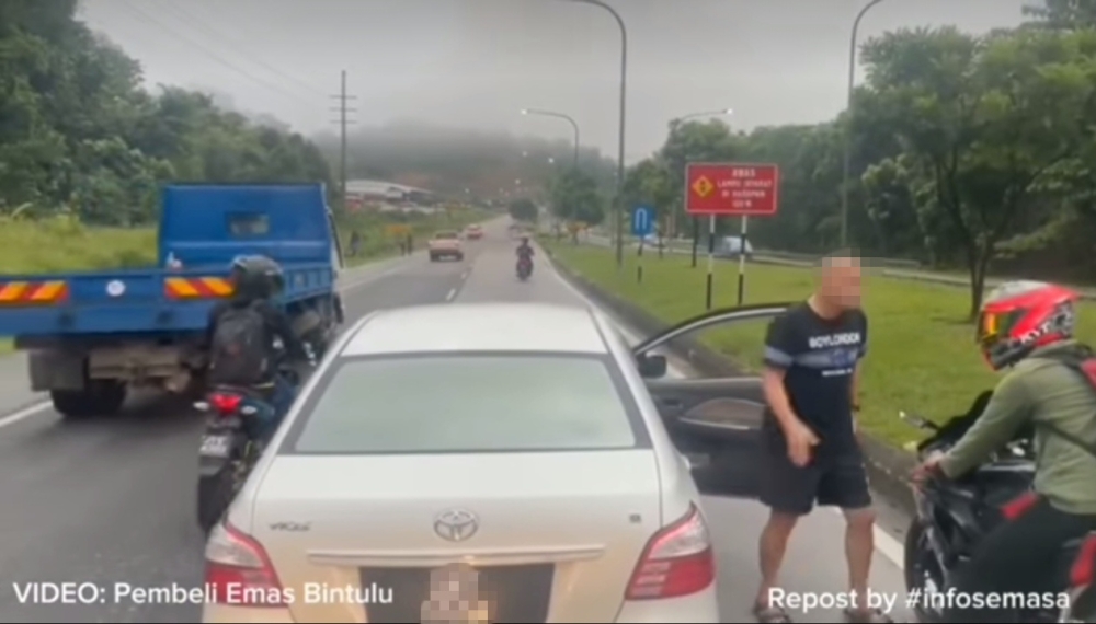Cops tracking down driver who slapped motorcyclist in road rage ...