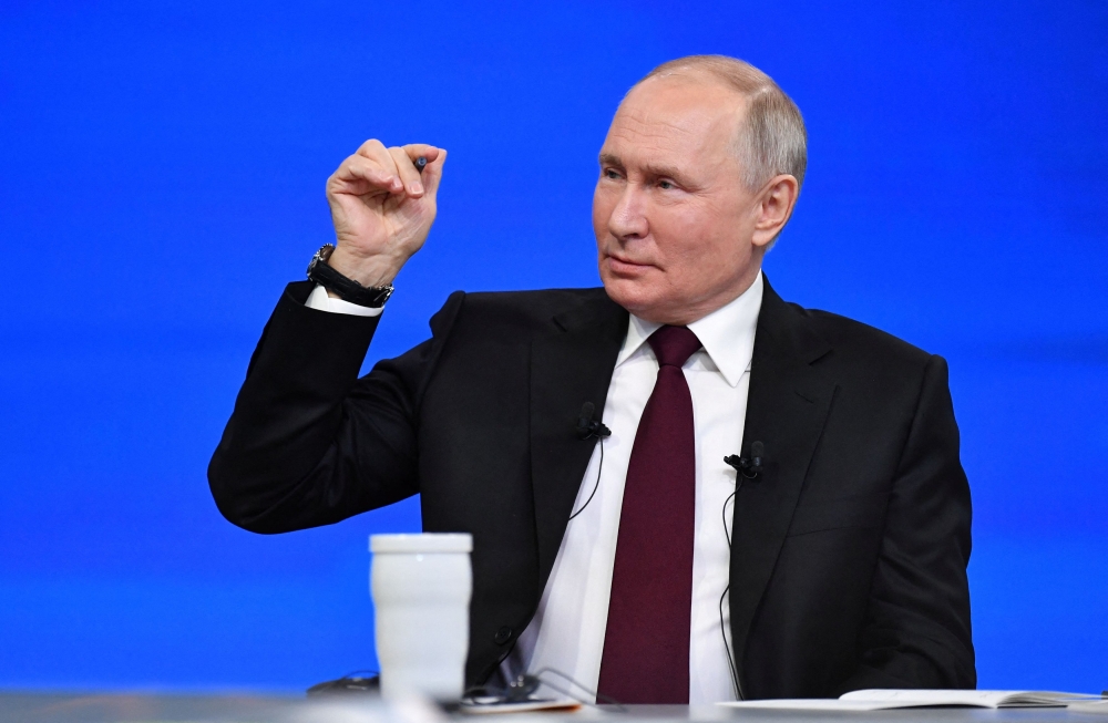 Putin to run as independent candidate for new presidential term | Malay ...