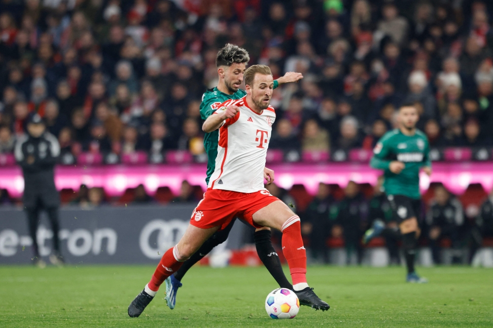 Kane brace helps Bayern keep pace with leaders Leverkusen | Malay Mail