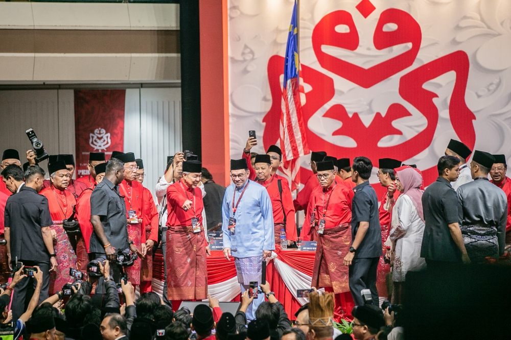 Umno needs to frequently explain issues to grassroots, people, says ...