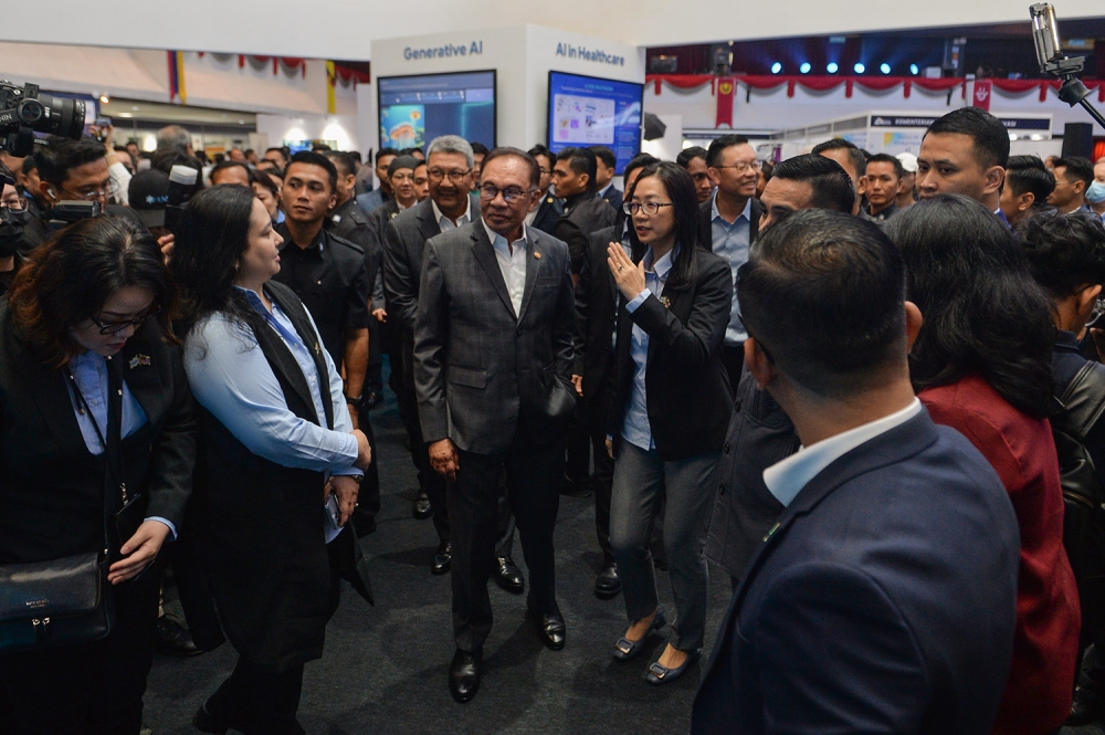 Dr Mahathir's racial remark about Malaysian Indians ‘irresponsible’ and ...