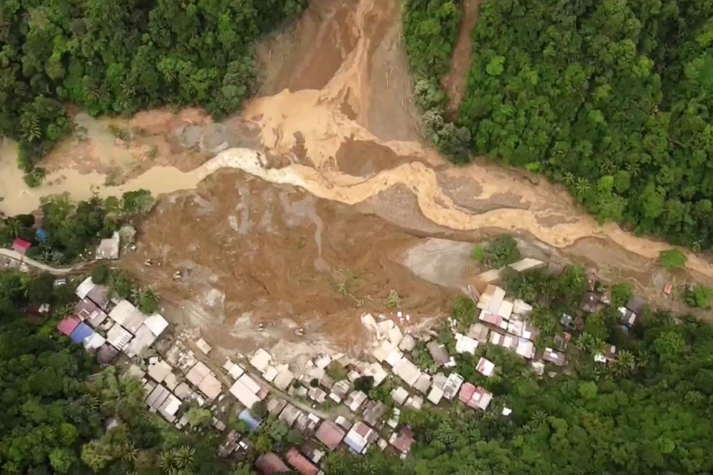 Rescuers use bare hands to search for Philippine landslide survivors | Malay Mail