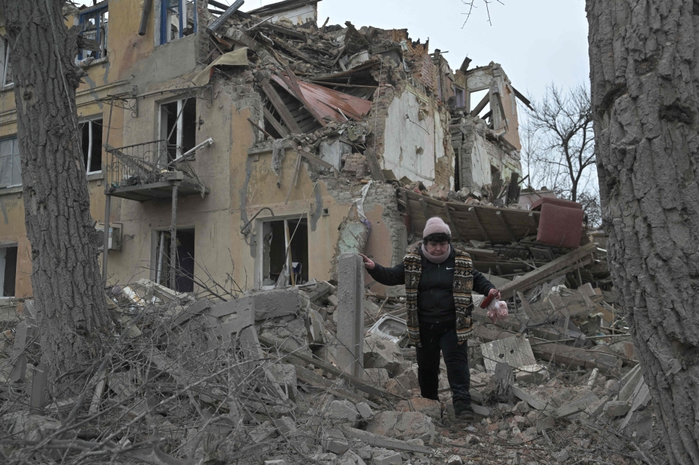 Russian bombing raids kill three in eastern Ukraine | Malay Mail