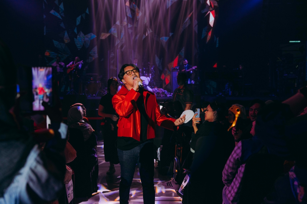 Local singer Anuar Zain delivers intimate show for fans, not in a rush ...