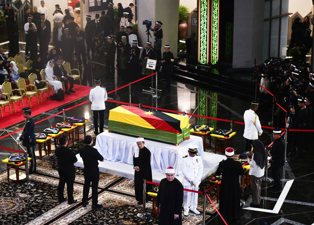 Sultan of Brunei joins funeral prayers for Taib | Malay Mail