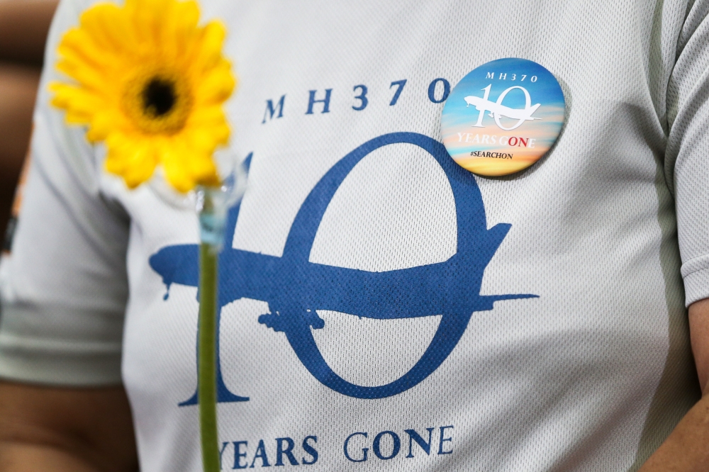 Report: Australian who led MH370 search backs fresh effort to find ...