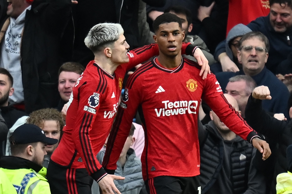 Manchester United bounce back against Everton thanks to two penalties ...