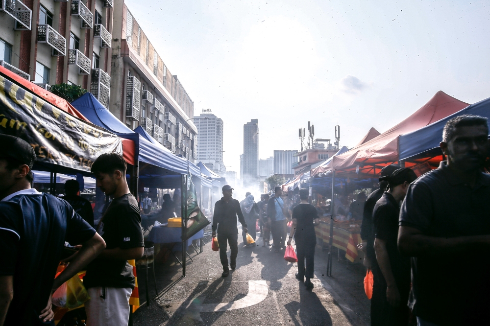 As El Nino persists, outdoor workers say fasting during one of hottest ...