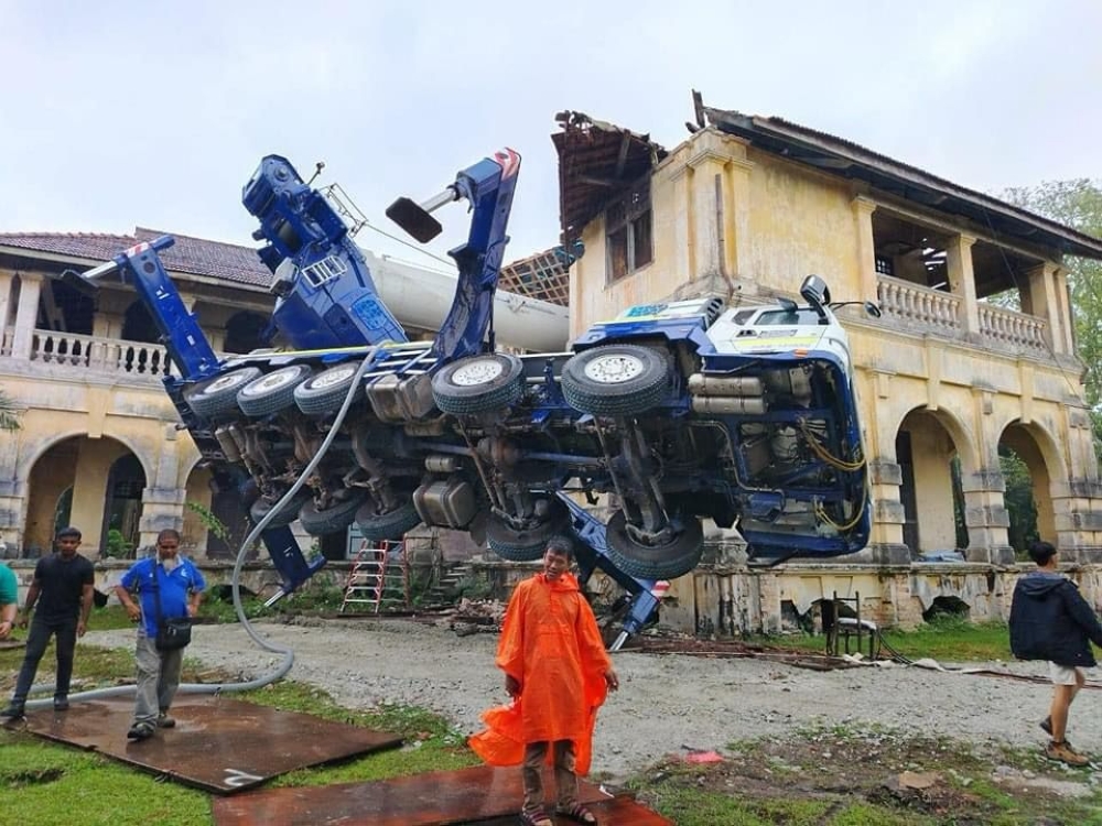 After crane failure, owner of 99-door mansion in Penang ordered to ...