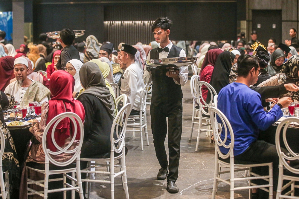 Behind the scenes of a Ramadan banquet | Malay Mail