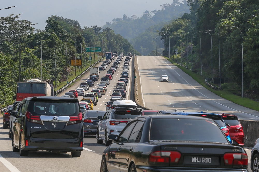 Traffic flow on several highways reported to be slow as of 5pm today ...