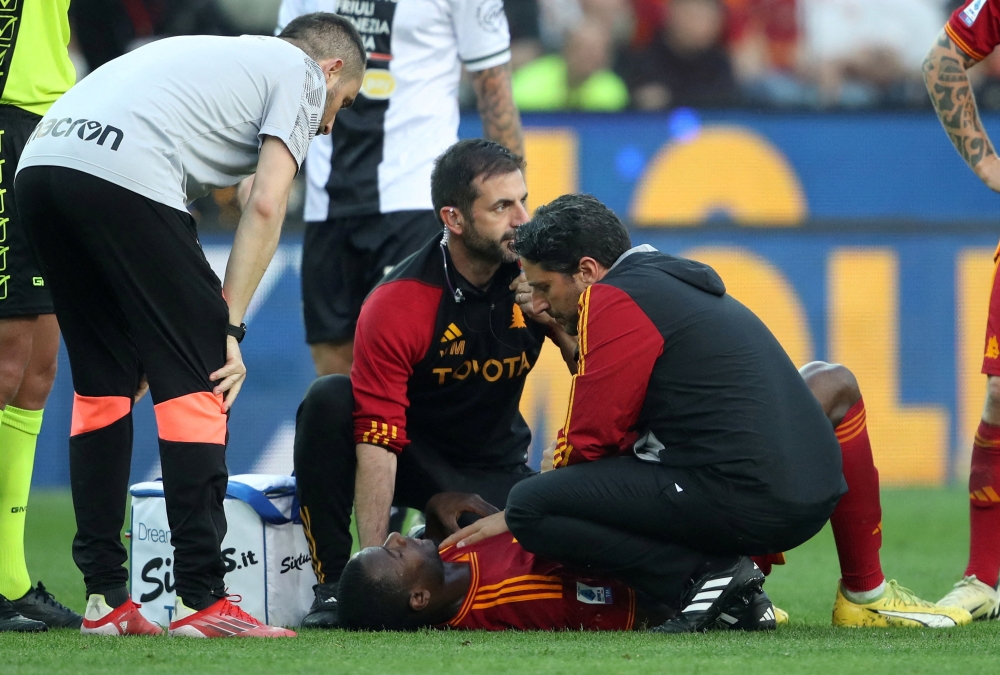 Roma’s Ndicka ‘doing well’ after collapse, says De Rossi | Malay Mail