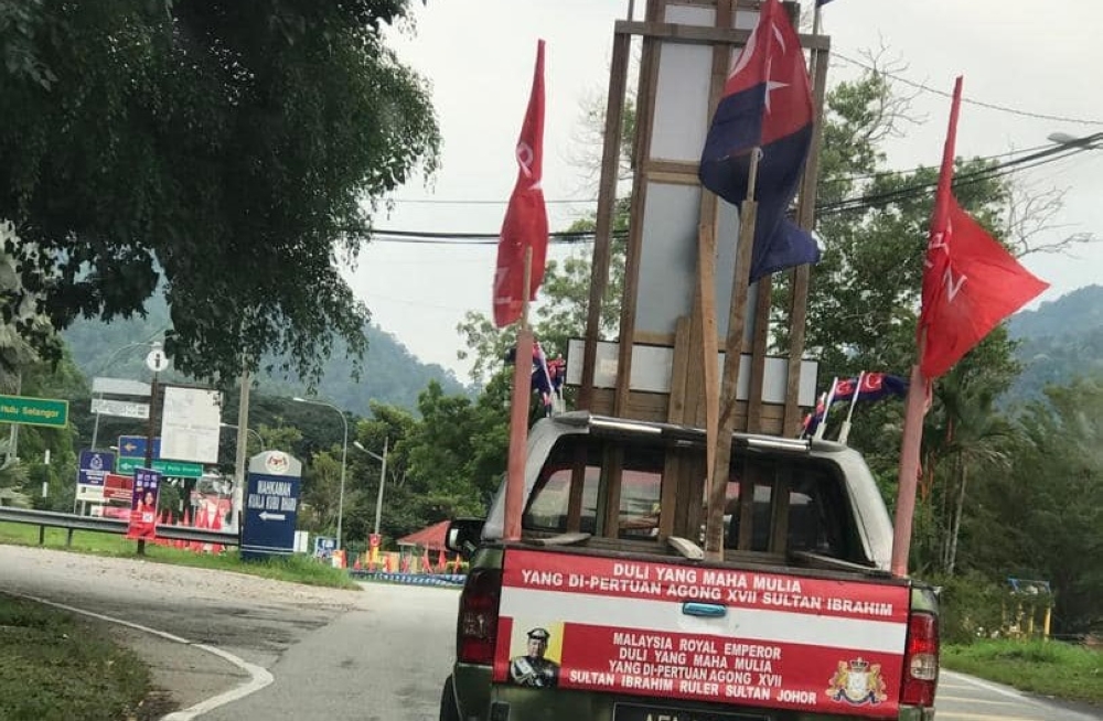 Police arrest two men, seize vehicle for displaying King’s photo during KKB by-election | Malay Mail