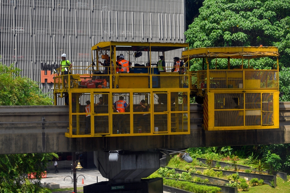 Fallen tree on Jalan Sultan Ismail: Swedish passenger still being ...