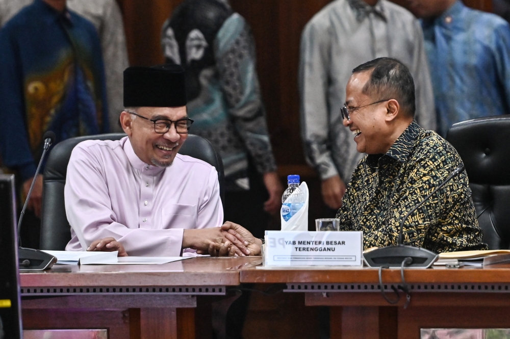 PM Anwar, Terengganu MB hold closed-door meeting | Malay Mail