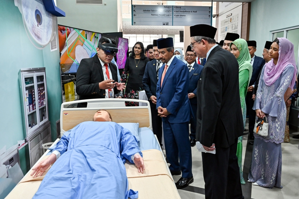 Terengganu Sultan officiates Sultan Zainal Abidin Hospital | Malay Mail