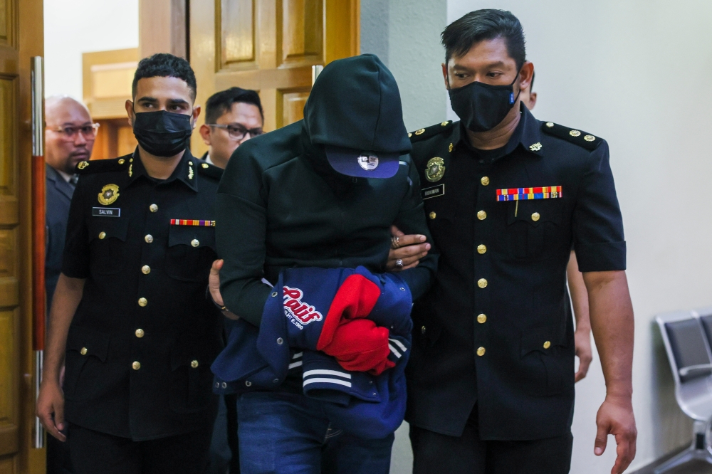 Customs enforcement assistant claims trial in Pahang to four counts of graft | Malay Mail