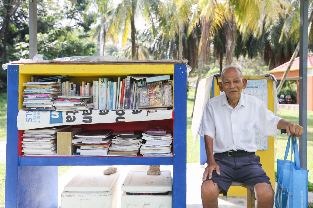 No fee, no fines: Retired headmaster Lee Kim Siew runs five mini ...