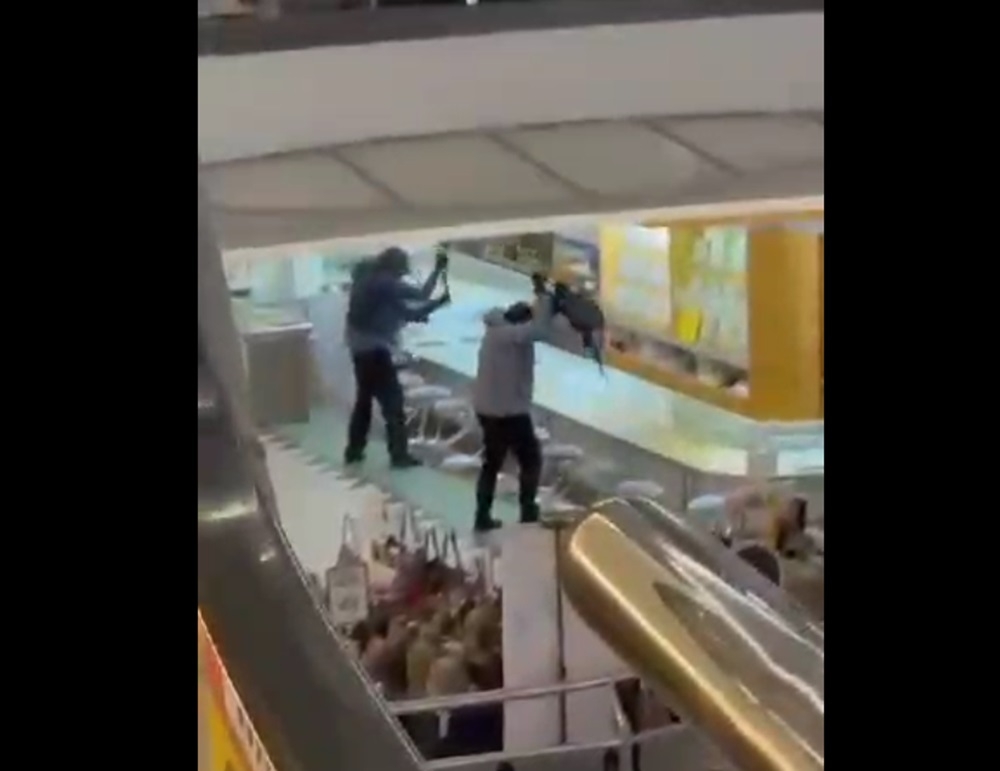 Four masked men armed with guns, hammers rob Kajang jewellery store in ...