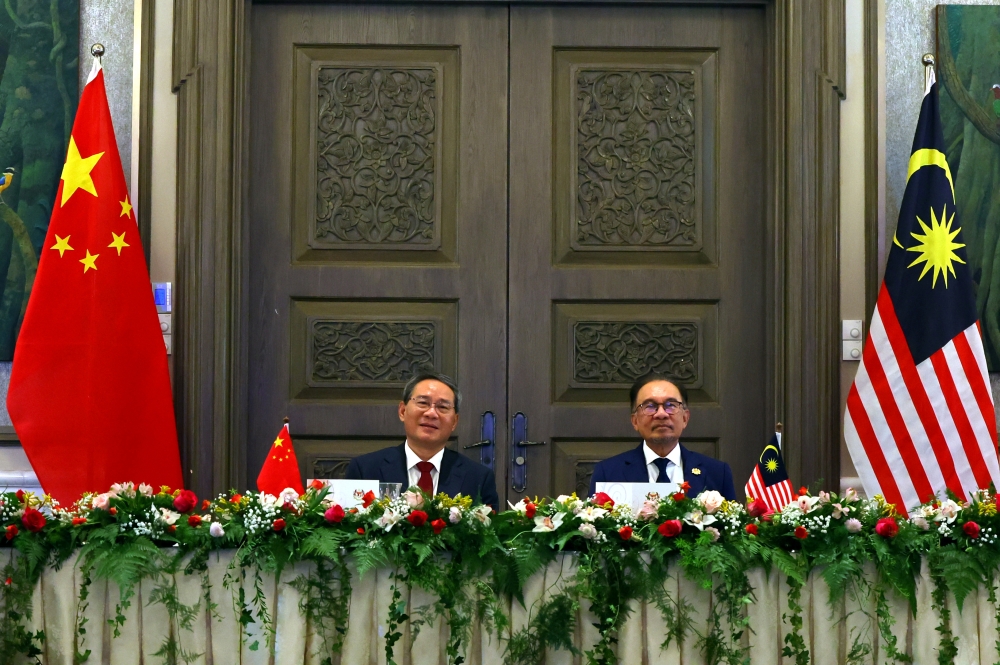 Malaysia-China bilateral meeting discusses regional geopolitical issues, expanding trade ties ...