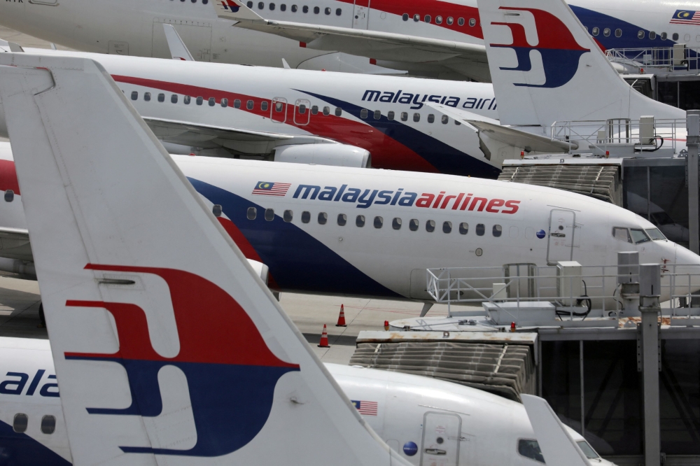 Malaysia Airlines flight MH199 from Hyderabad suffers engine problem ...