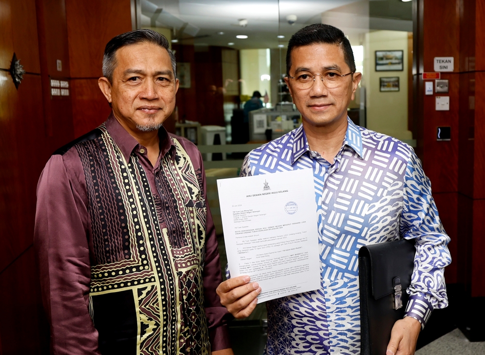 Azmin Ali submits notice of vacancy for Selat Kelang | Malay Mail