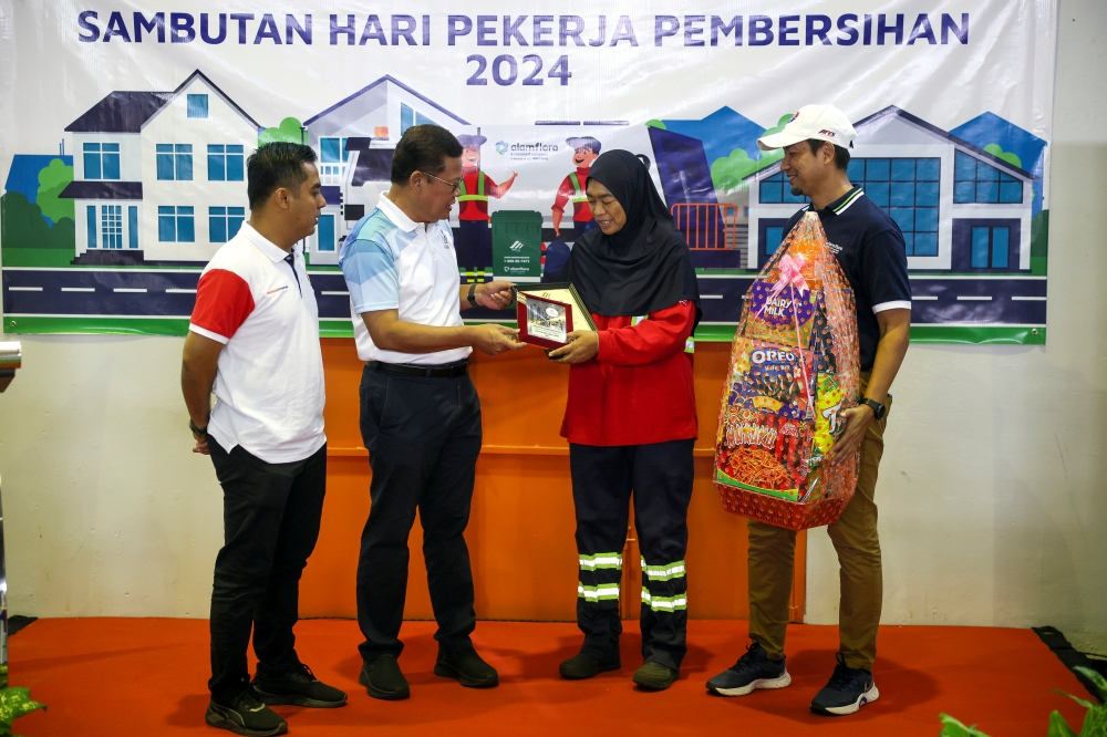 Garbage Man Day 2024: Grandmother of seven honoured with Dedicated ...