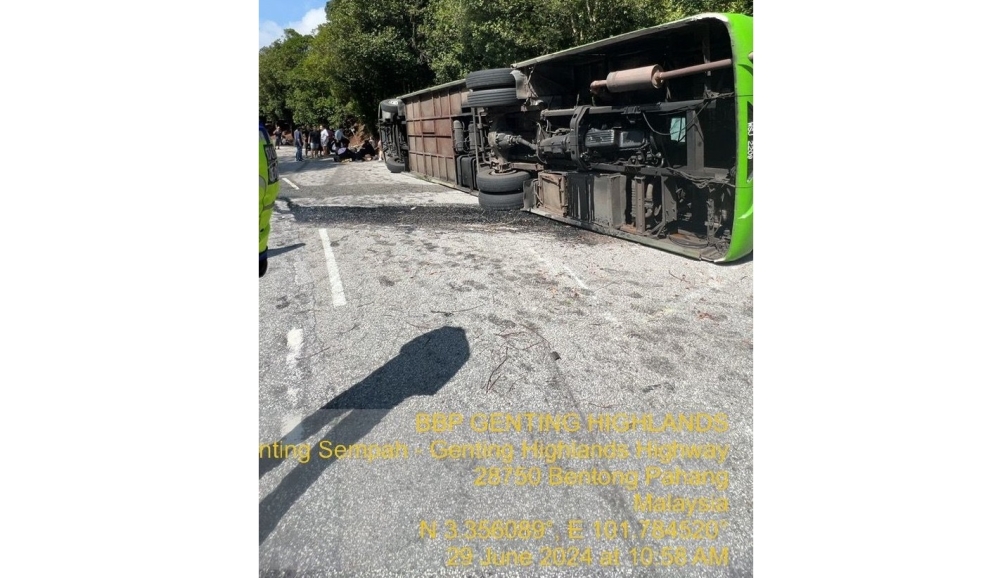 Tour bus accident in Genting Highlands: Two Chinese nationals killed ...