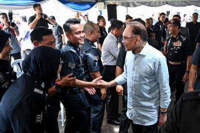 Enforcement agency personnel must have moral values and high discipline, says PM Anwar | Malay Mail